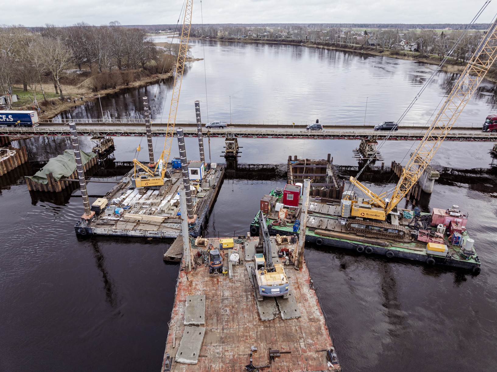 No šodienas Salacgrīvā autosatiksmei slēgts pagaidu tilts Salacgrīvā ...